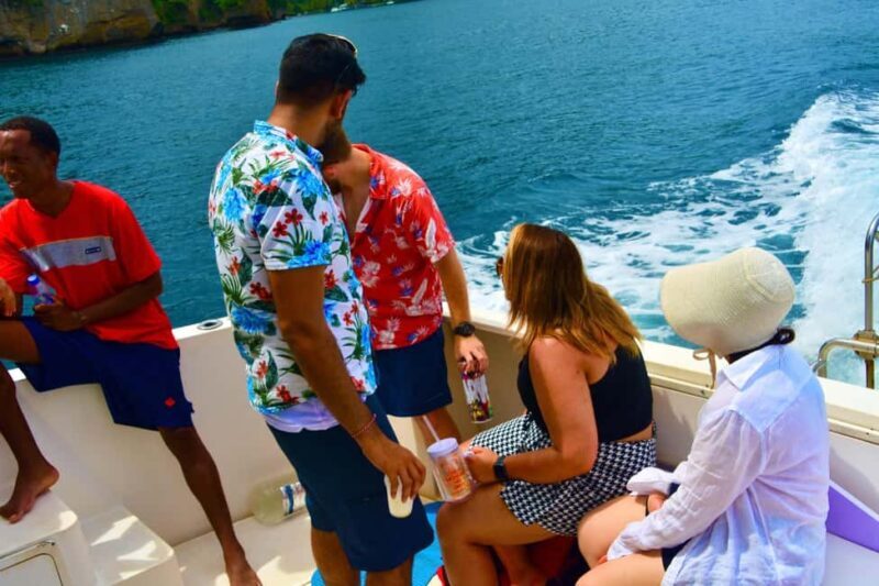 St. Vincent: Western Coast Boat Tour with Drinks - FAQ