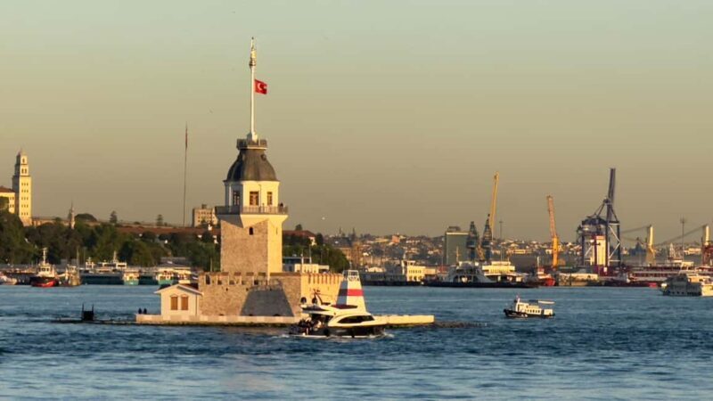 stanbul: Small-Group Sunset Cruise & Audio Guide w/Snack - Who Is This Tour Best For?