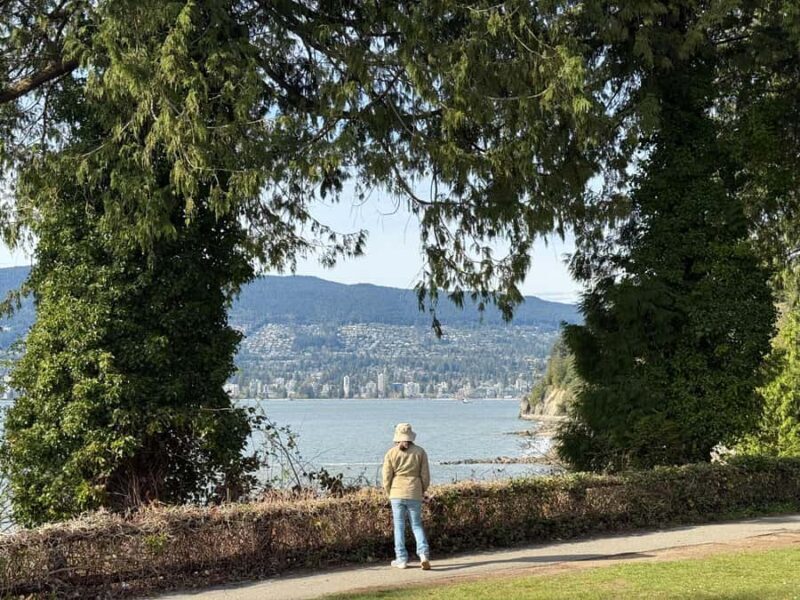 Stanley Park Tour by Car:Small Group Value,See More,Pay Less - A Closer Look at the Stanley Park Car Tour
