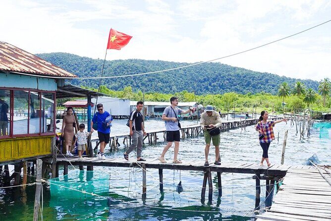 Starfish Beach and Floating Village Combo Boat Trip Seafood Lunch - Key Points
