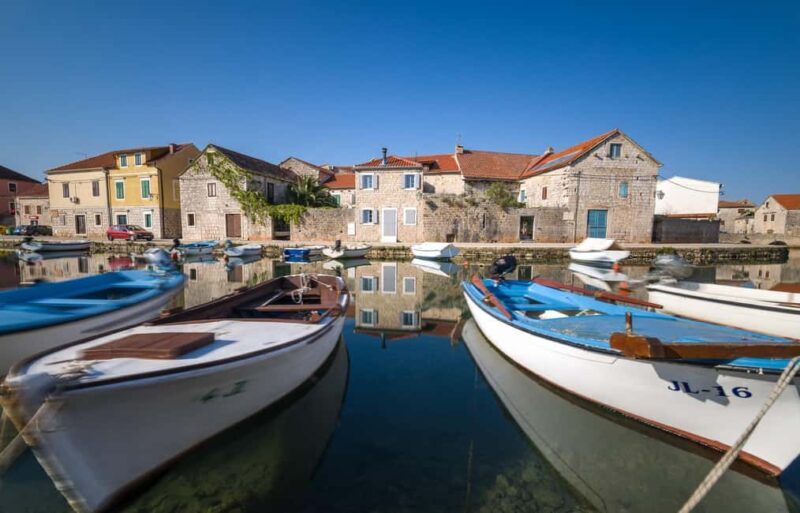 Stari Grad: Private Tuk-Tuk tour with Wine tasting - Exploring the Itinerary: What You Can Expect