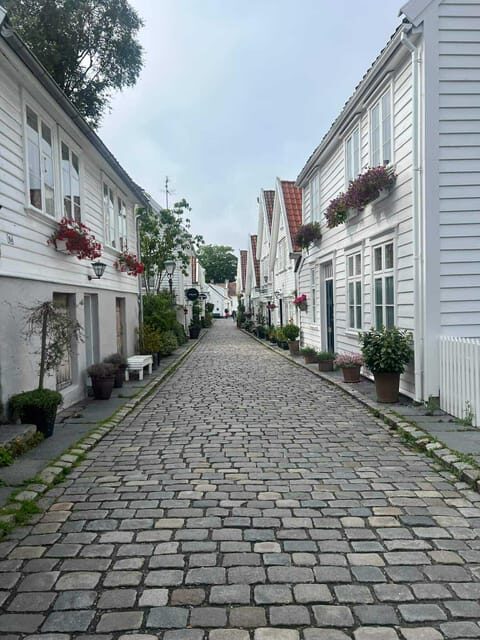 Stavanger: City Highlights Bus and Walking Tour - FAQs