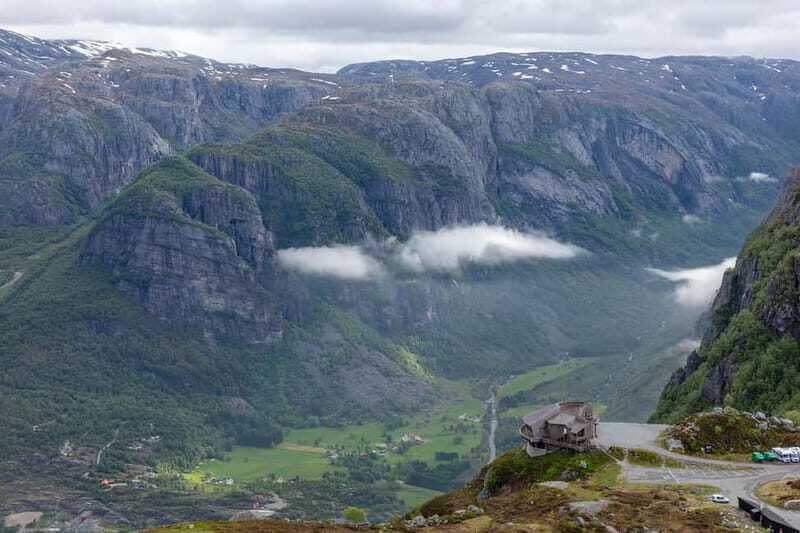 Stavanger: Kjerag Summer Hike with Packed Lunch - Key Points