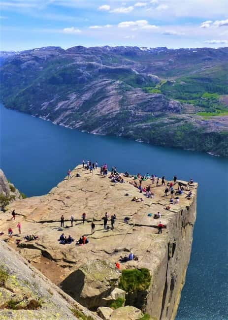 Stavanger: Prekestolen Tour with Guide and Pickup - The Hike and the Top of Prekestolen