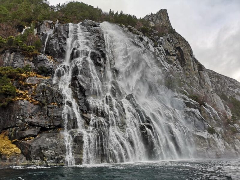 Stavanger:Lysefjord Cruise to Preikestolen and Vagabond Cave - FAQ