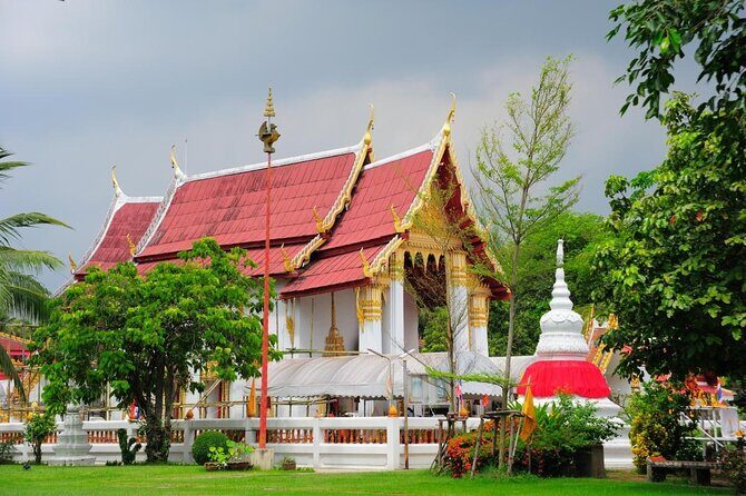 Step Back In Time: Explore Bangkok's Historical Koh Kret Island - Key Points