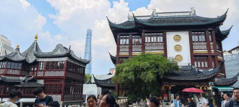 Step into Old Shanghai: Traditional Costume & Tea Experience - Discovering the Old Town and Yu Garden District