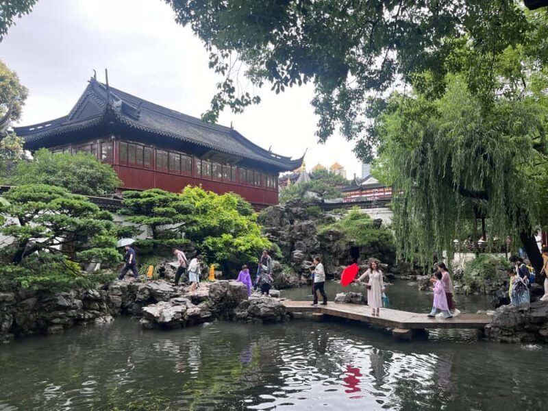 Step into Old Shanghai: Traditional Costume & Tea Experience - Who Should Consider This Tour?