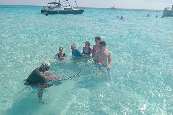 Stingray City and Reef Fishing Tours - An In-Depth Look at the Stingray City and Reef Fishing Experience