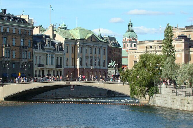Stockholm- A Beauty On The Water: Old Town Walking Tour and Boat Trip Combined - Discovering Stockholm’s Historic Heart