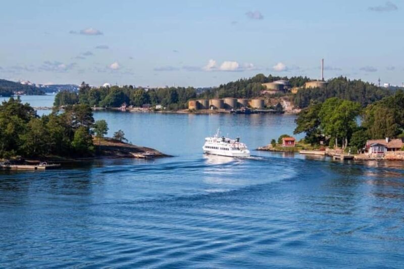 Stockholm: Guided Archipelago Boat Tour to Fjäderholmarna - Key Points