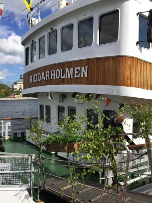 Stockholm: Midsummer Archipelago Boat Tour Live Guide DE/EN - Exploring Stockholm’s Archipelago on a Guided Boat