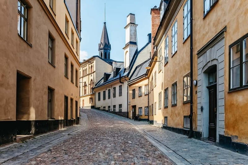 Stockholm: Old Town Walking Tour - The pros and cons of timing and group size
