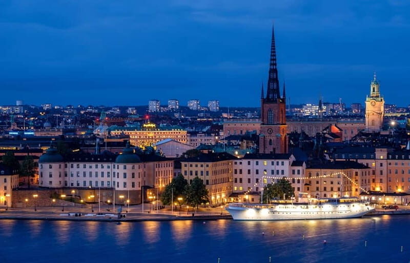 Stockholm: Old Town Walking Tour and Hop-on Hop-off Bus Tour - Practical Considerations and Tips