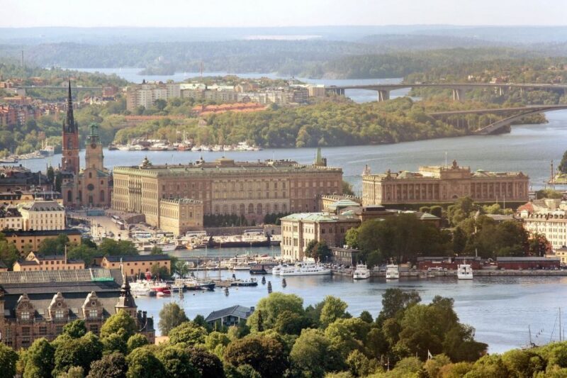 Stockholm: Old Town Walking Tour and Hop-on Hop-off Bus Tour - FAQ