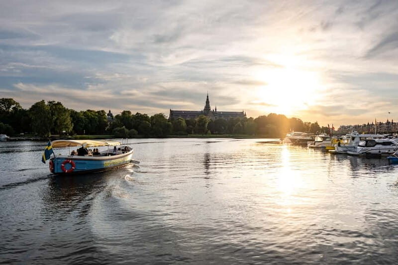 Stockholm: Walking Tour and Electric Boat Ride - Deep Dive into the Sights and Stops