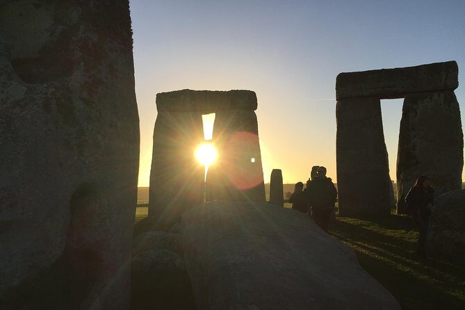 Stonehenge and Bath Private Car with Driver Guide - A Handy Introduction to the Tour