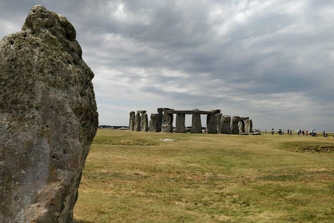 Stonehenge & Bath Private Day Tour from London - Exploring Stonehenge: The Mystique of Ancient Stones