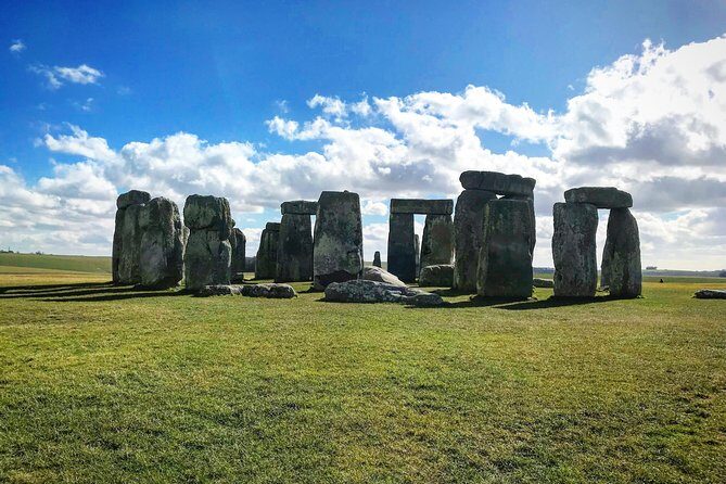Stonehenge Shuttle Bus from London with Optional Fish & Chips - The Experience in Detail