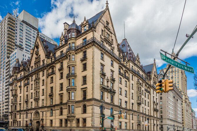Stories of the Upper West Side: Self-Guided Puzzle Walk - A Playful Alternative to Typical Tours