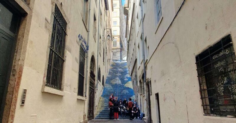 Storytelling tour of Croix-Rousse in French - Exploring the Traboules and Hidden Passages