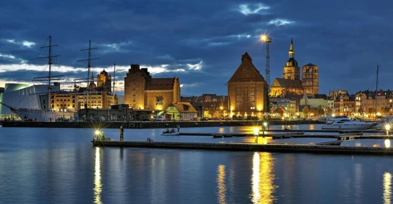 Stralsund: Old Town Evening Tour with a Night Watchman - Starting Point and Overall Atmosphere