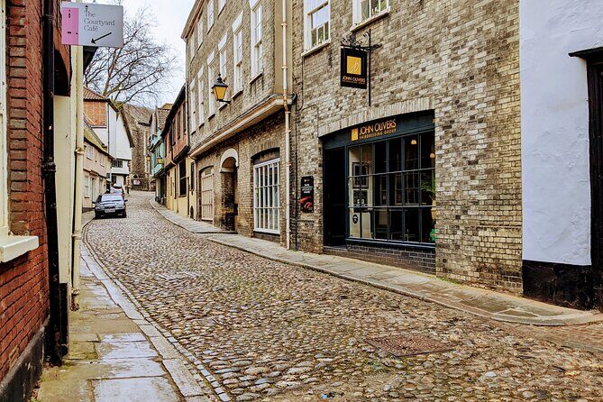 Stranger in Norwich Self-Guided Tour and Exploration Game - A Guided Tour in a Digital Package