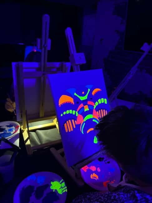 Strasbourg: Painting in the dark workshop with drinks - A Detailed Look at the Experience