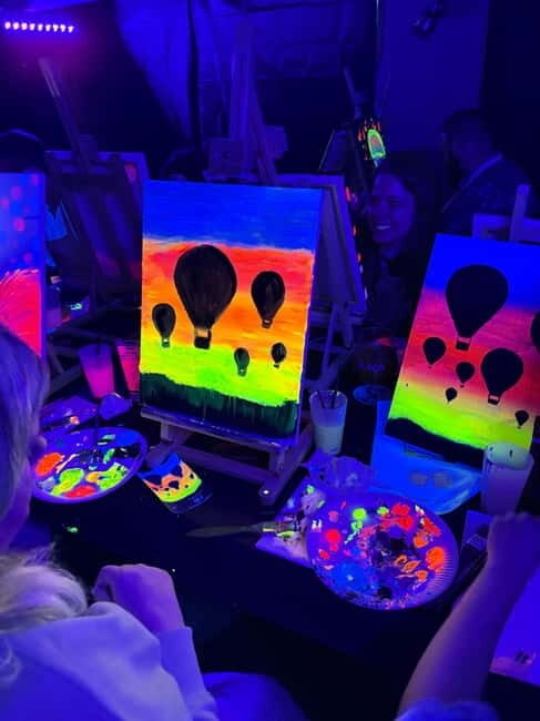 Strasbourg: Painting in the dark workshop with drinks - FAQ