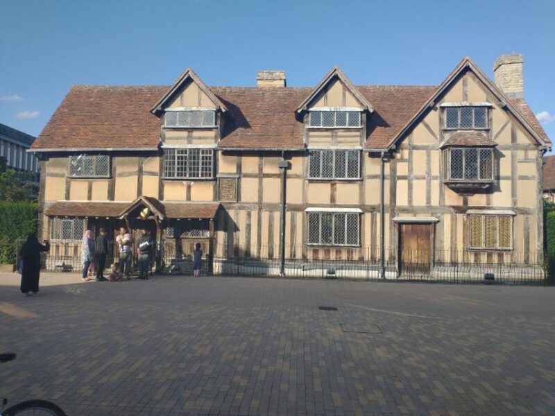 Stratford-Upon-Avon: The Famous Walk Talk Show - Key Points