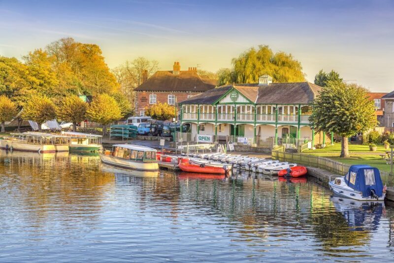 Stratford-Upon-Avon: The Famous Walk Talk Show - An Authentic Glimpse of Stratford-Upon-Avon