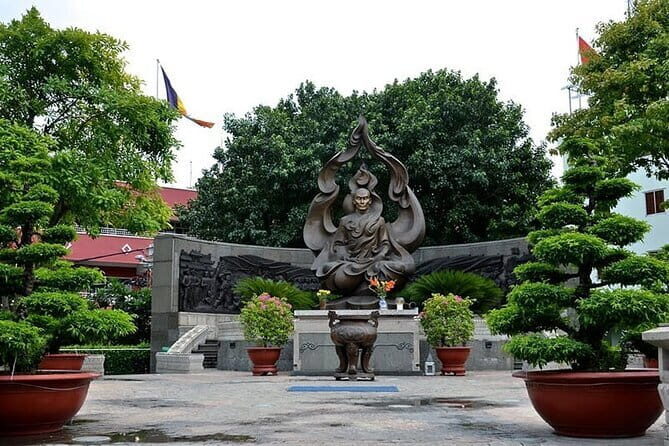 Street Food with Seafood on Scooter Tour Ho Chi Minh City - Introduction: What to Expect from This Saigon Scooter Food Tour