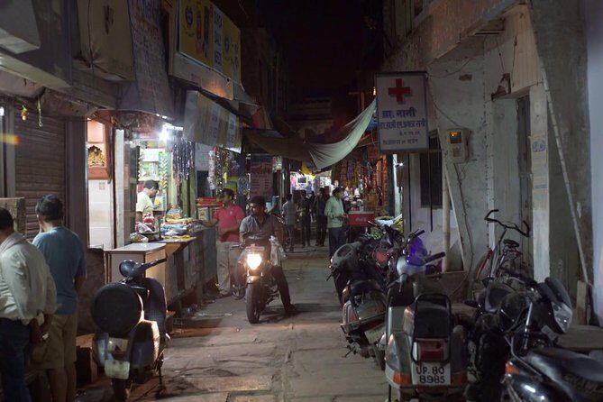 Street shopping in Agra - The Private Guide: Your Key to Navigating