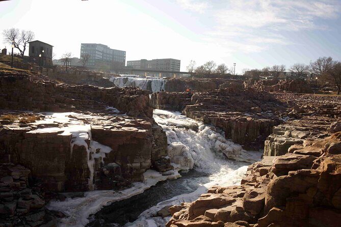 Stroll Sioux Falls: A Walking Tour of Historical Landmarks - Key Points