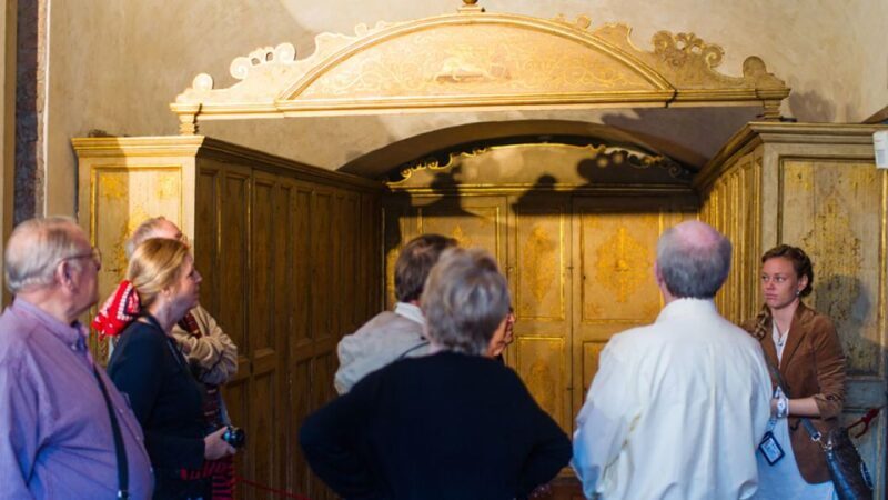 Stroll The Halls of Doge's Palace on a Guided Tour in Venice - Convenient Location and Meeting Point