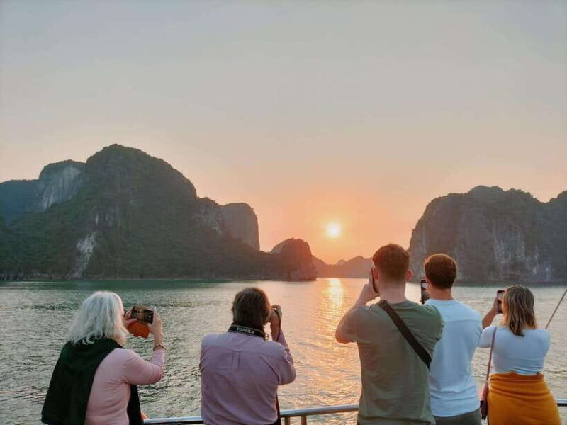 Stunning Lan Ha Bay Sunset Tour from Cat Ba Island - An In-Depth Look at the Lan Ha Bay Sunset Tour