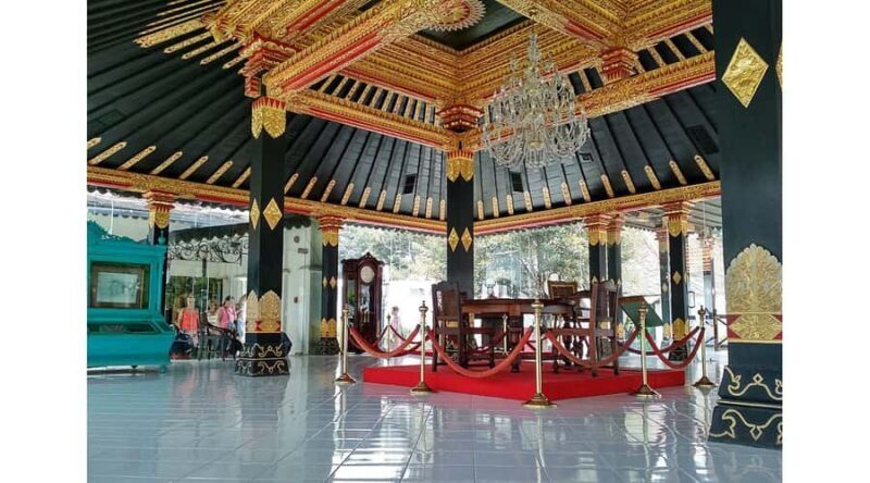Sultan Palace, Water Castle & Prambanan Temple Guided Tour - Discover the Essence of Yogyakarta: Sultan Palace, Water Castle & Prambanan Temple Guided Tour