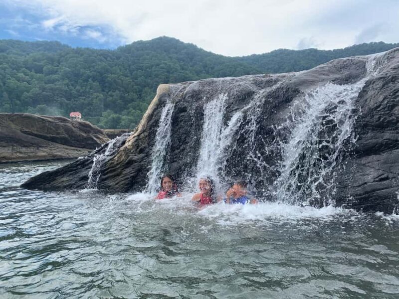 Sumerville: Paddle Board Rental with Life Jacket - The Flexibility and Convenience of the Rental