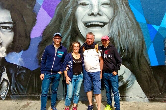 "Summer of Love" tour in Haight-Ashbury in French - Victorian Mansions and Cultural Icons