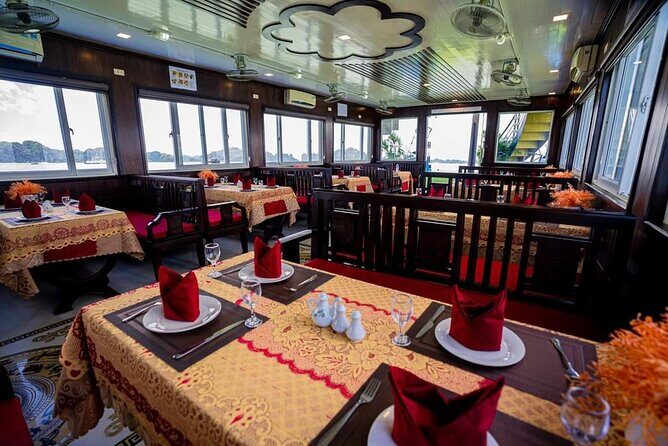 Sunlight Cruise 1 Day Trip: Lunch, Entrance Fees, Cave and Island - Key Points