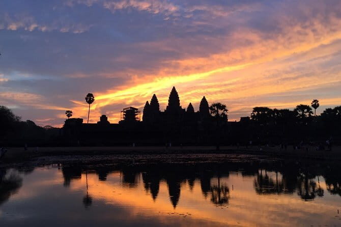 Sunrise Angkor Wat Temple Shared Tour with pickup from your hotel - Authentic Experiences and Noteworthy Remarks From Travelers