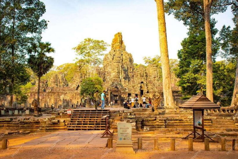 Sunrise at Angkor Wat and Small Tour with Tours Guide - Key Points