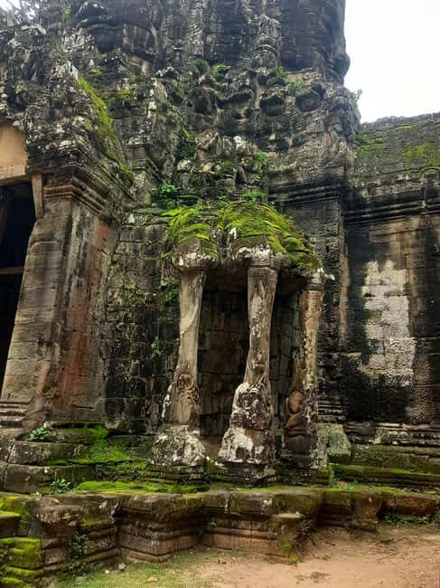 Sunrise at Angkor Wat, explore other temples with a Spanish tour guide. - Key Points
