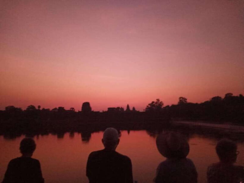 Sunrise at Angkor Wat with a sharing group - Who Is This Tour Best For?