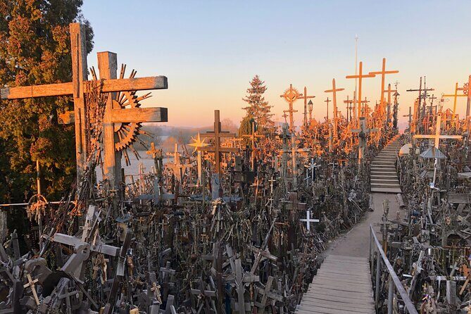 Sunrise at the Hill of Crosses - 2 countries in 1 day - Key Points