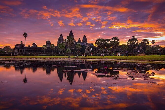 Sunrise at the Temples Angkor wat & Small Group Tour - Key Points