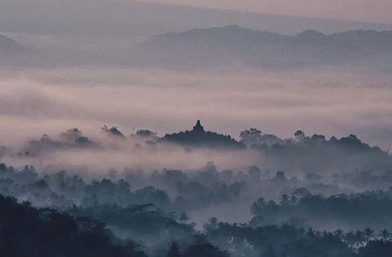 Sunrise Setumbu, Borobudur structure climbing and Prambanan - Key Points