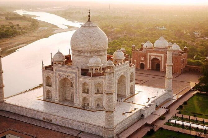 Sunrise Visit to the Taj Mahal and Agra Day Excursion from Delhi - Breakfast at a Five-Star Hotel
