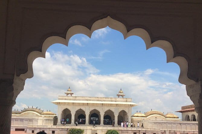 Sunrise Visit to the Taj Mahal and Agra Day Excursion from Delhi - Shopping and Handicrafts: A Taste of Local Artistry