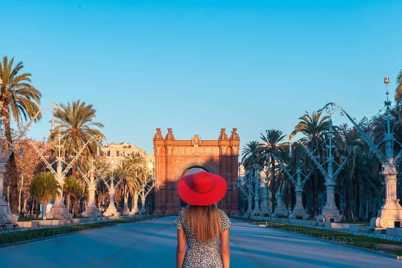 Sunrise Walking Tour: Barcelona Before the Crowd & Breakfast - Key Points